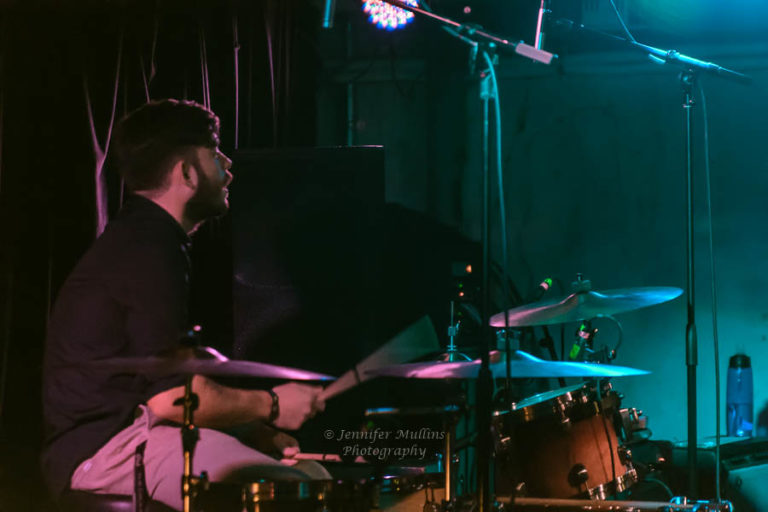 Danielle Durack concert pictures . Indie pop music photography.