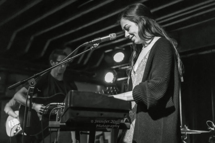 Danielle Durack concert pictures . Indie pop music photography.