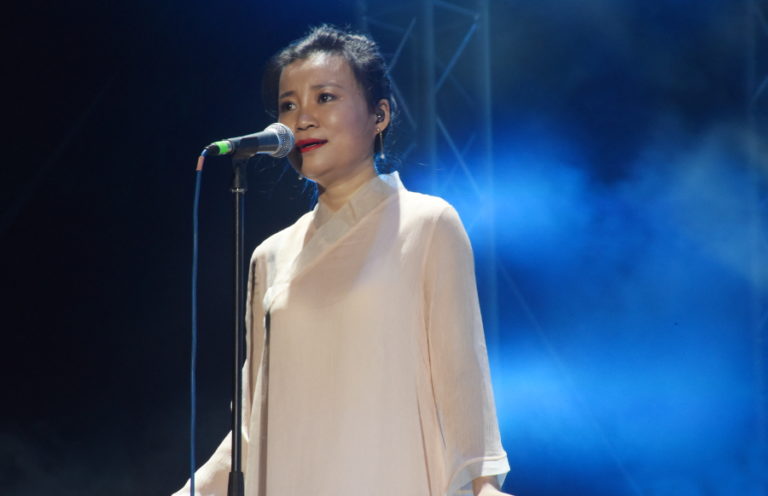 Alternative music photography. ZHIHUI LI concert pictures